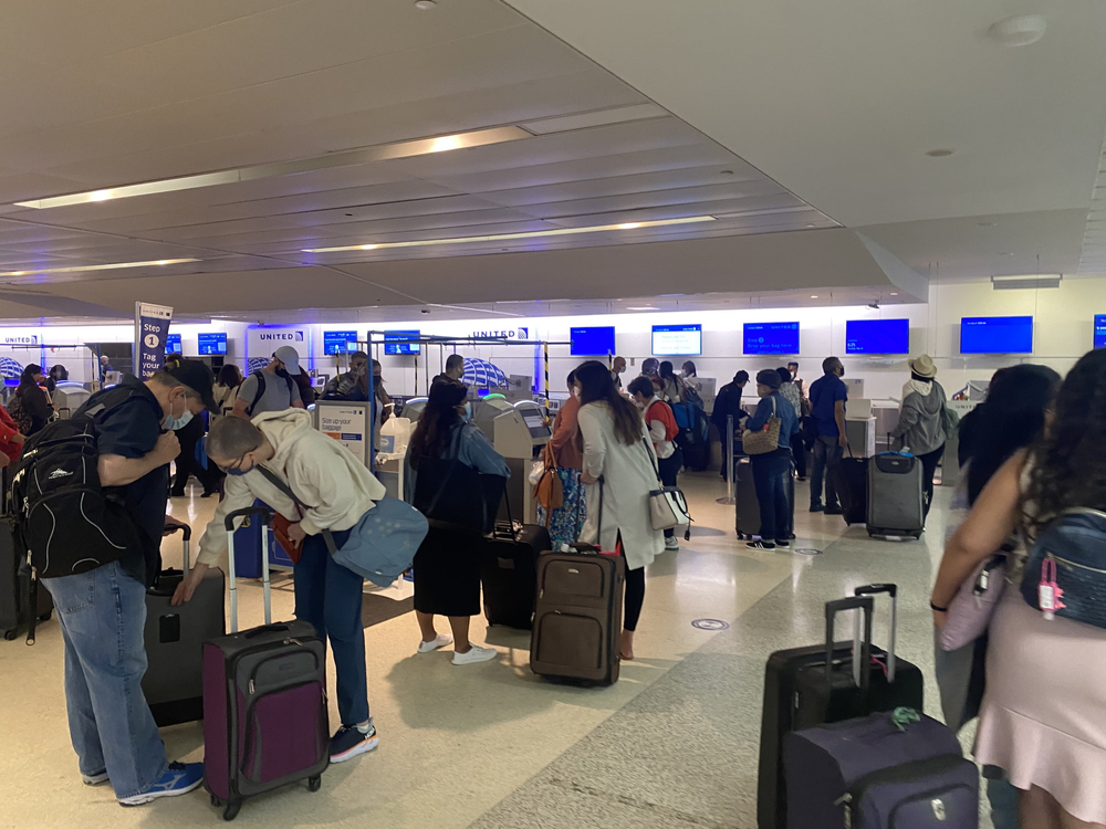 Review: United B737-700 First Class (EWR-STT) - ATX Jetsetter