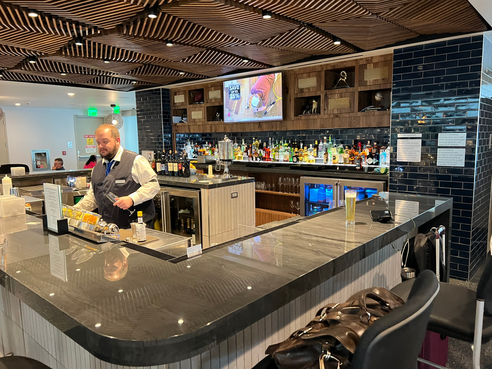 Review: United Express E175 First Class (DEN-MTJ) - ATX Jetsetter