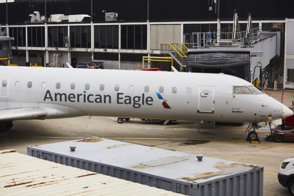 American Airlines Regional Jet Collides With Helicopter on Approach to ...