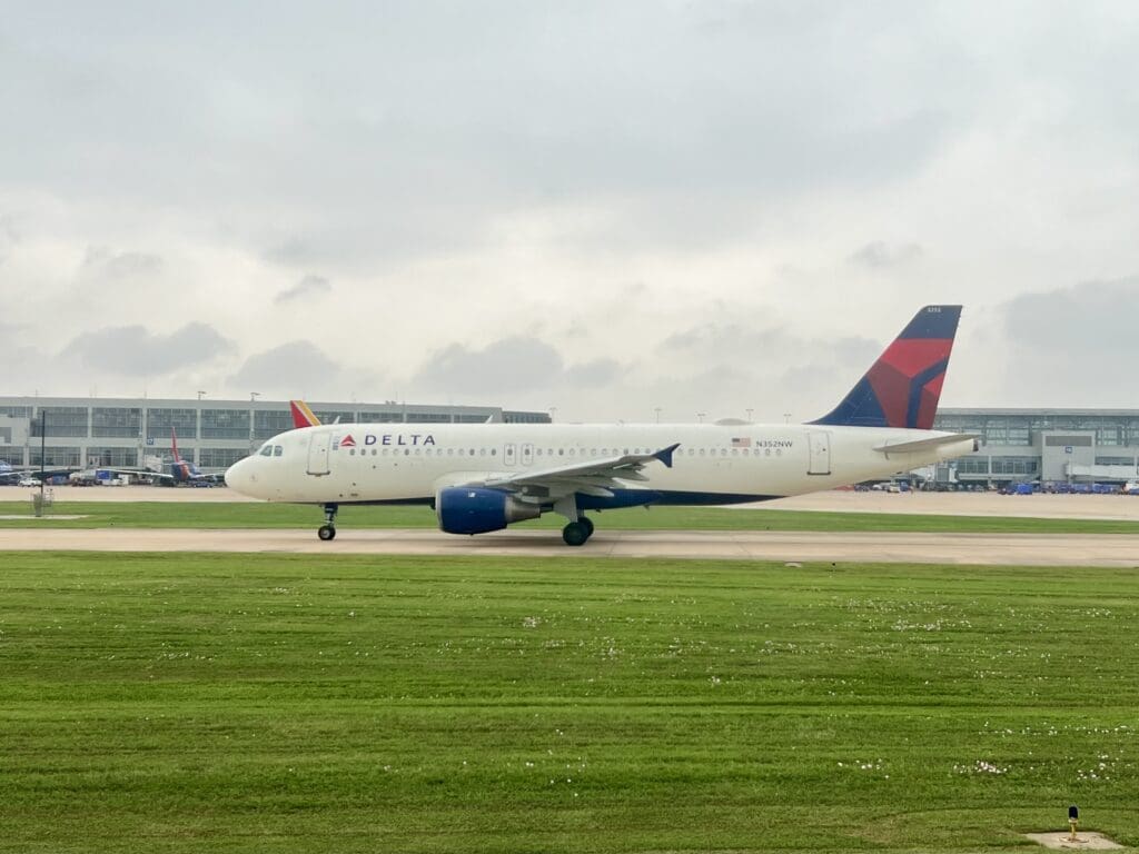 Review: Delta Connection Embraer E175 First Class (MFE-AUS) - ATX Jetsetter