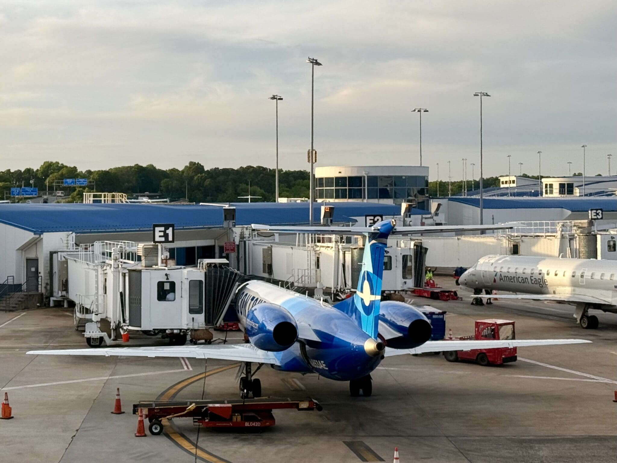 Review: American Airlines Boeing 737-800 First Class (CLT-BNA) - ATX ...