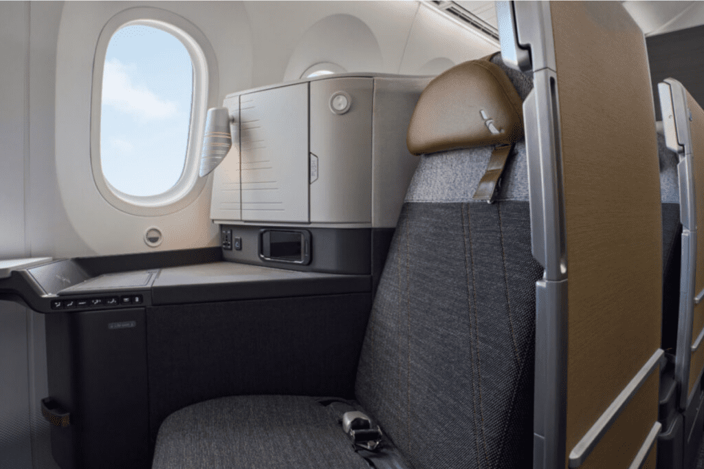 Review: American Eagle Embraer E175 First Class (BNA-DCA) - ATX Jetsetter