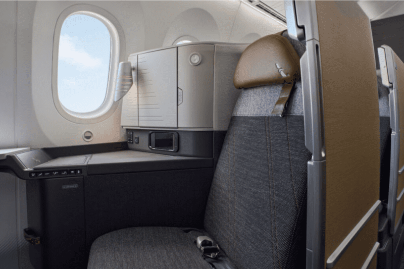 Review: American Eagle Embraer E175 First Class (BNA-DCA) - ATX Jetsetter