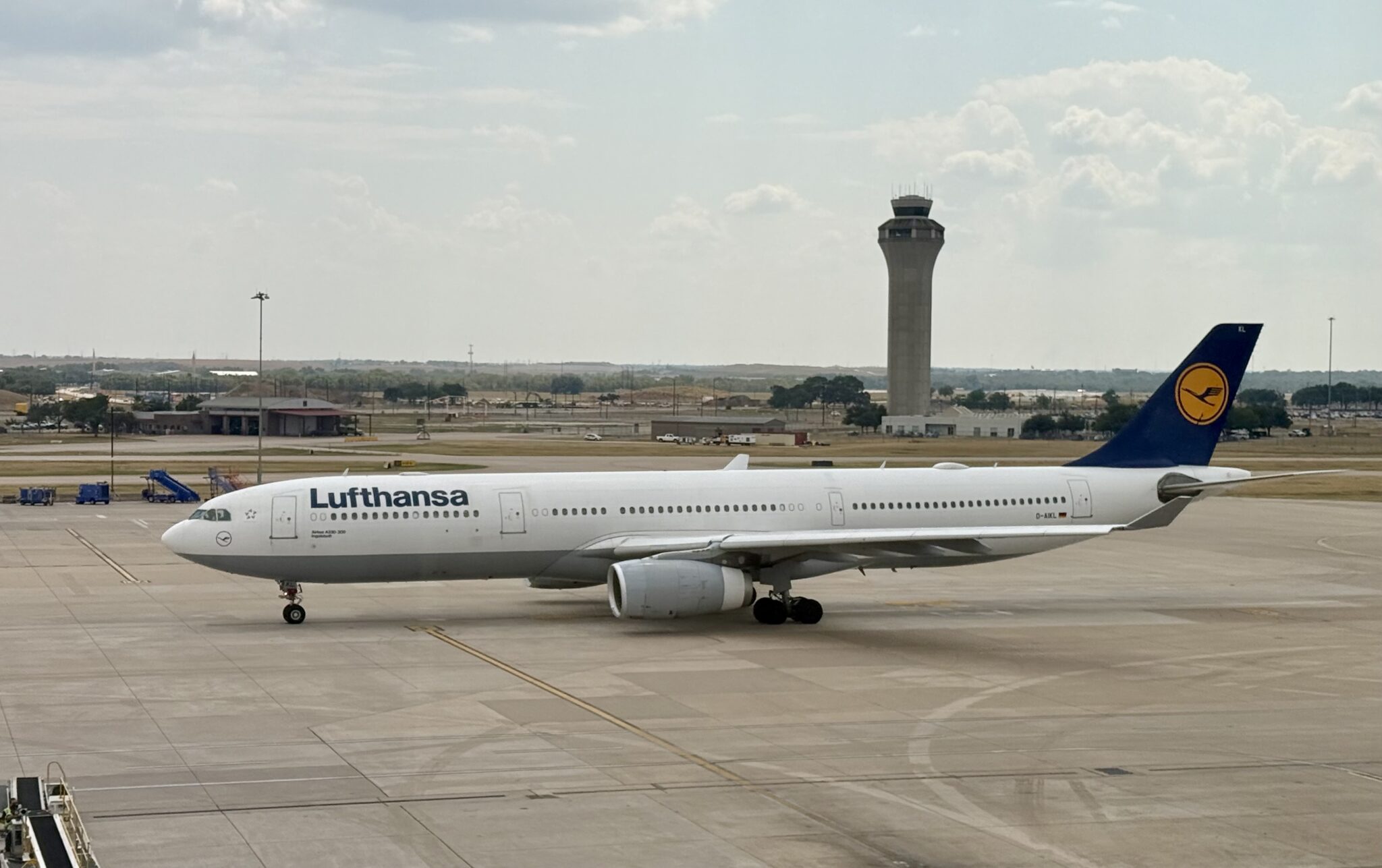 Review: United Boeing 737-800 First Class (AUS-DEN) - ATX Jetsetter