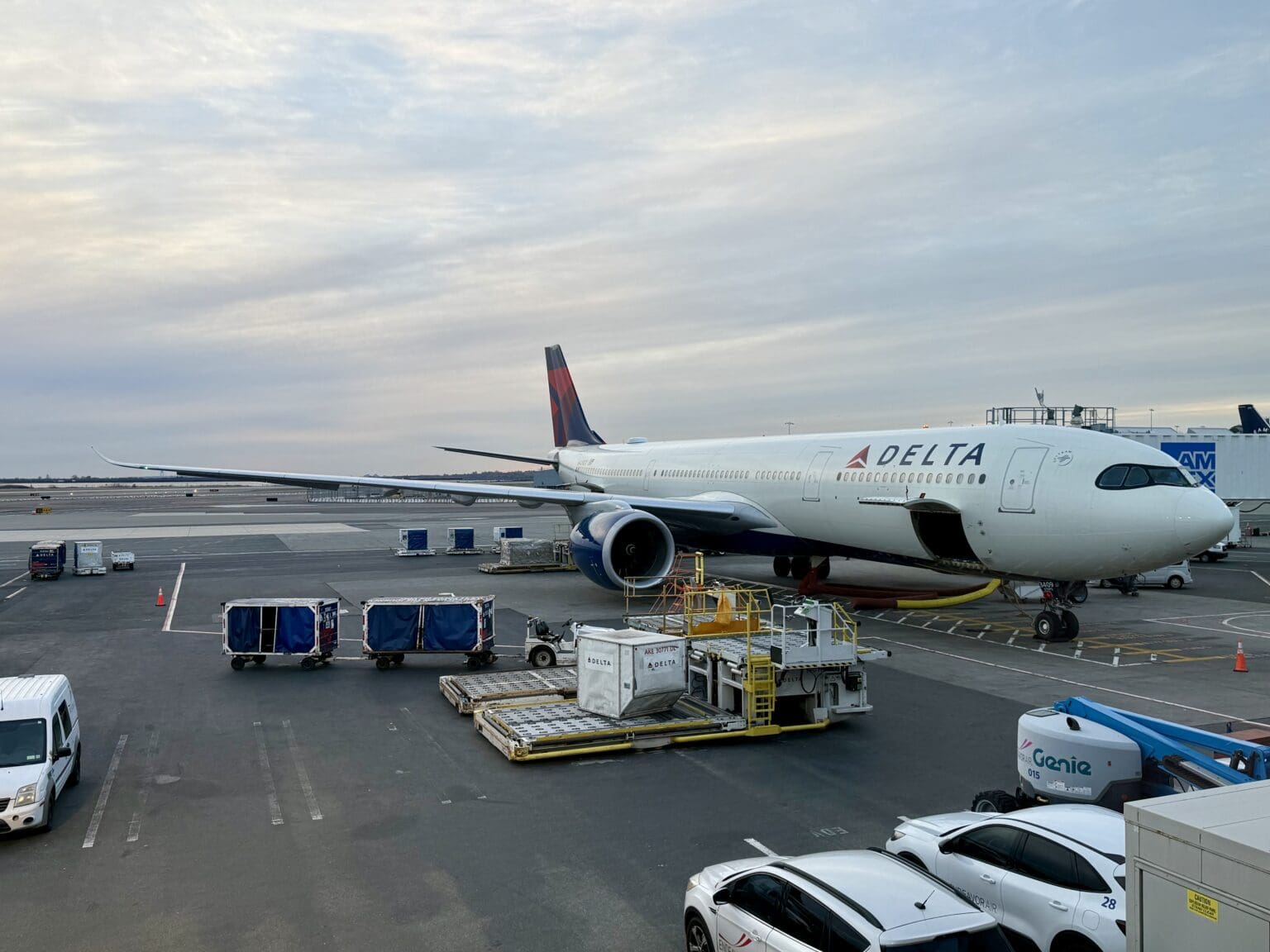 Review: Delta Air Lines Airbus A220-100 Comfort+ (DFW-LGA) - ATX Jetsetter